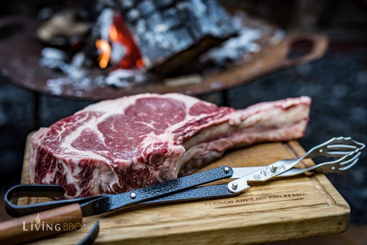 Caveman Steak - Steak direkt in der Glut grillen - LivingBBQ.de