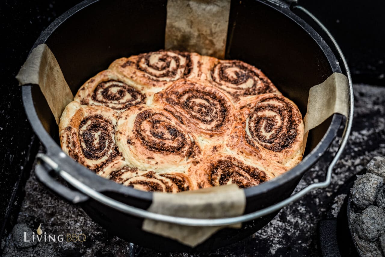 Zimtschnecken mit Kokos aus dem Dutch Oven | LivingBBQ.de Zimtschnecken mit Kokos aus dem Dutch Oven | LivingBBQ.de